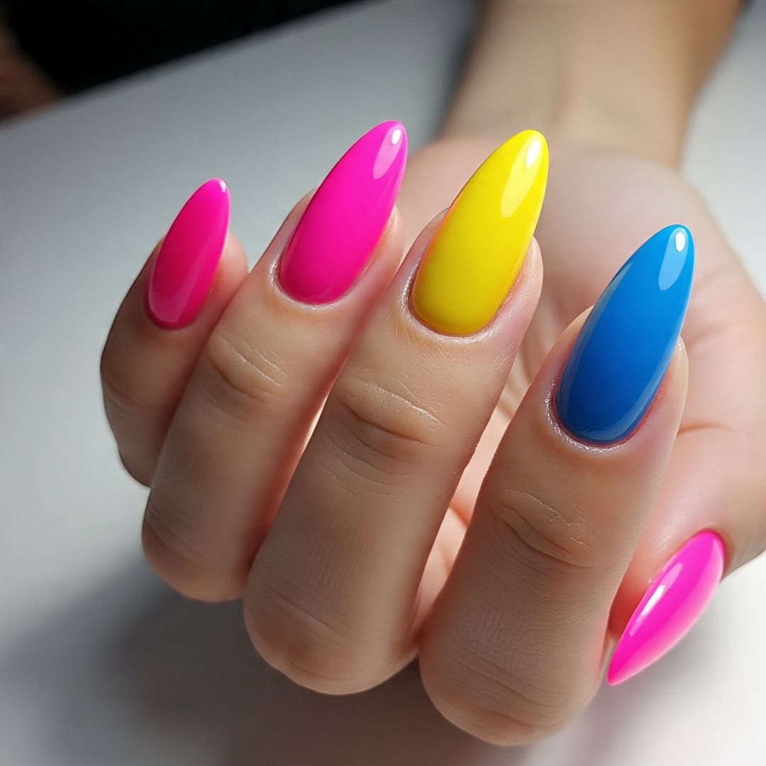 Micro French Nails: Modern Take on Classic French Manicure